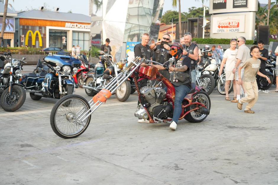 Pattaya wirbt für die Burapa Bike Week, Thailand